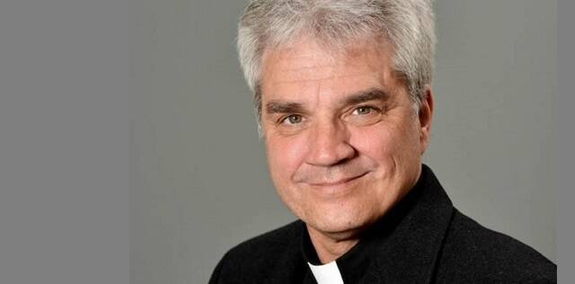 El P. Kuchinsky rezó la misa de difuntos con 115 fetos en la nevera del ...